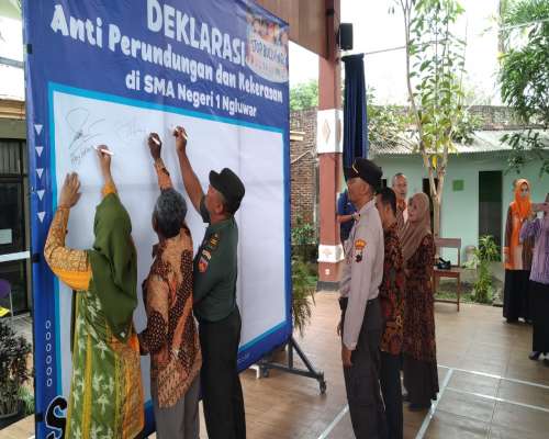 DEKLARASI ANTI PERUNDUNGAN DAN KEKERASAN DI SMAN 1 NGLUWAR